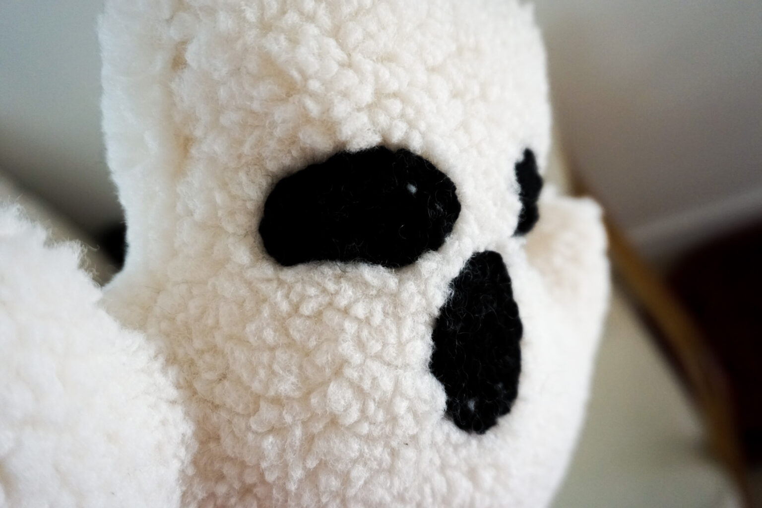 Free Sherpa Ghost Pillow Pattern: DIY Halloween Decor